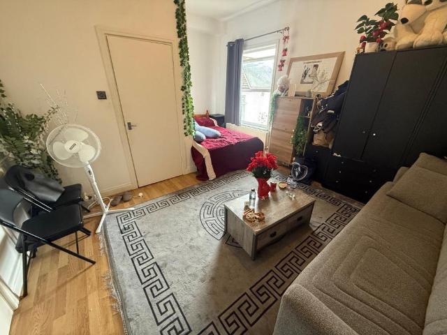 Edmonton, Edmonton Studio to rent £1,195 pcm £276 pw