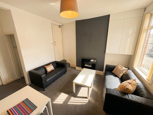 Ednaston Road 3 bed, Dunkirk NG7 3 bed house to rent £1,434 pcm £331 pw