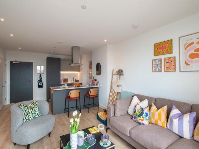 Eda, Salford Quays