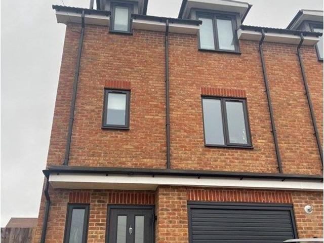 Eddy Road, Aldershot GU12, 3 bed semi detached house to rent, £2,300 pcm | PrimeLocation