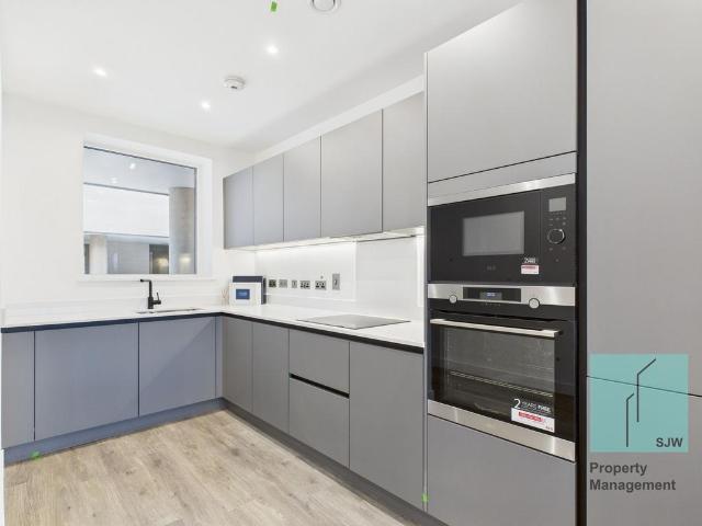 Eddington Avenue, Cambridge CB3 2 bed property to rent £2,600 pcm £600 pw
