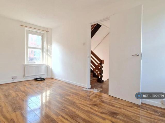 Eden Grove, London, N7 2 bed semi detached house to rent £2,800 pcm £646 pw