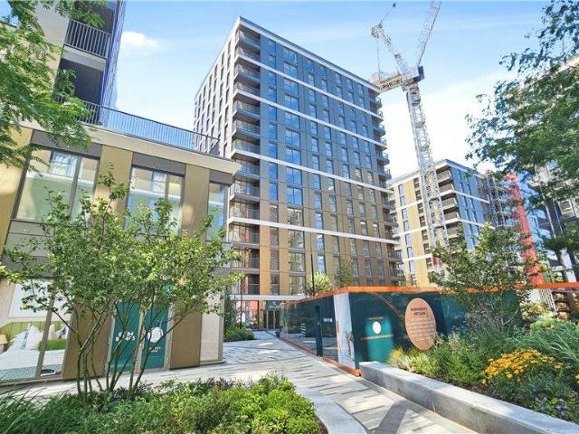 Eden Grove, Staines upon Thames. 2 bed apartment to rent £2,000 pcm £462 pw