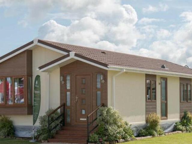 Edenbridge, Kent, 2 Bedroom Park