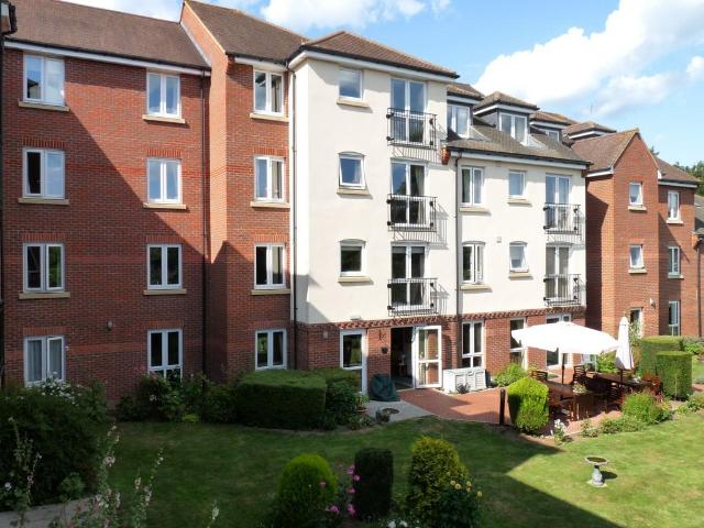 Edenbridge, Kent, TN8 2 bed retirement property to rent £1,600 pcm £369 pw