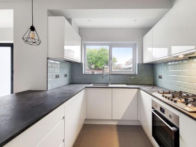 Edenvale Road, Tooting, Mitcham, CR4 3 bed house to rent £3,300 pcm £762 pw