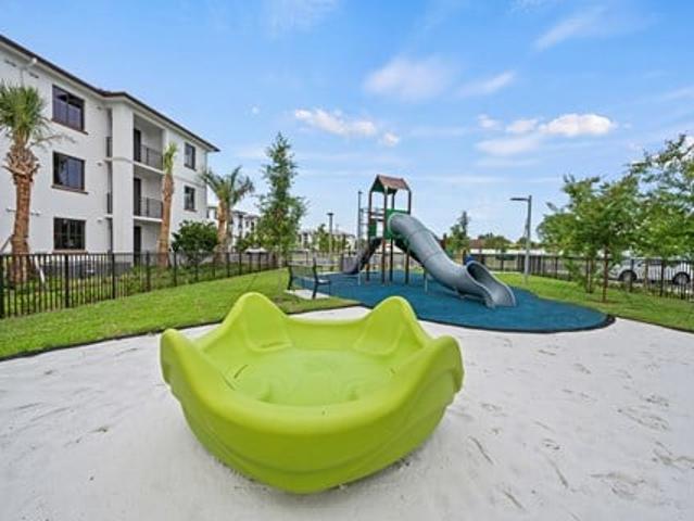 Edera Palm Springs B2