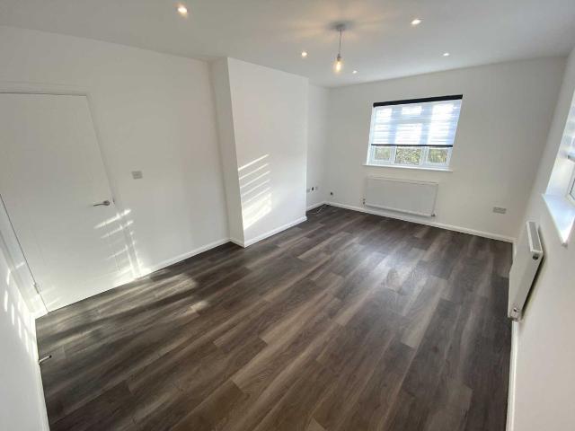 Edgware Court, Edgware HA8, 2 bed flat to rent, £1,995 pcm | PrimeLocation