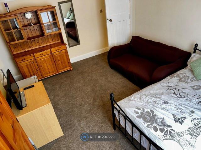 Edgware, Edgware HA8, Room to rent, £850 pcm | PrimeLocation