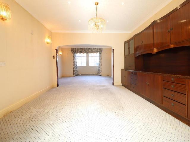 Edgware HA8 5 bed semi detached house to rent £3,250 pcm £750 pw