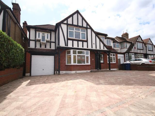Edgware HA8 6 bed detached house to rent £4,250 pcm £981 pw