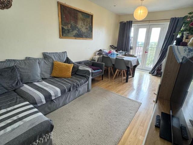 EDGWARE HA8 2 bed flat to rent £1,650 pcm £381 pw