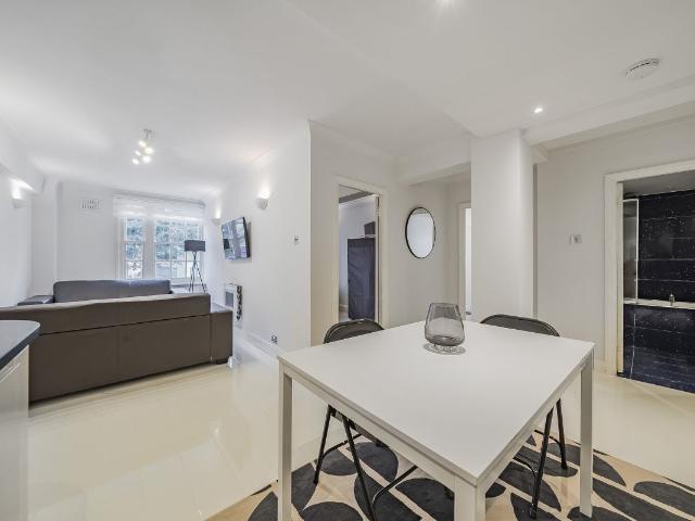 Edgware Road, Bayswater, London W2, 2 bed flat to rent, £2,800 pcm | PrimeLocation