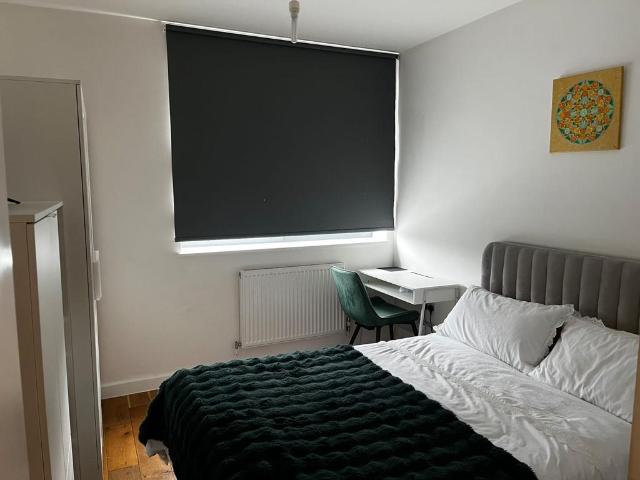 Edgware Road, London NW2 2 bed flat to rent £1,800 pcm £415 pw