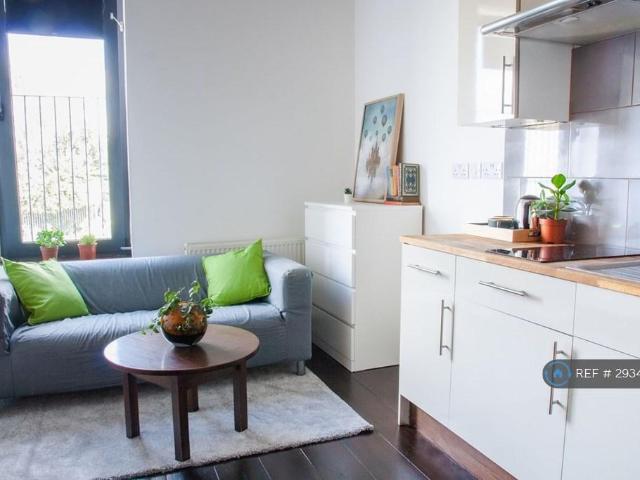 Edgware Road, London, NW2 Studio to rent £1,365 pcm £315 pw