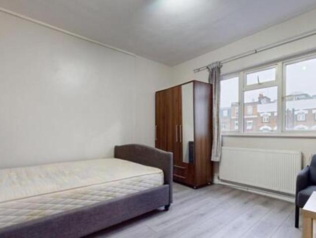 Edgware Road, London, Studio Flat For
