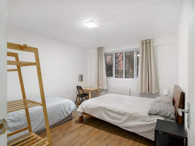 Edgware Road, London W2, Room to rent, £950 pcm | PrimeLocation