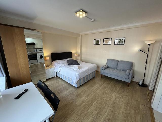 Edgware Road, London W2 Studio to rent £1,820 pcm £420 pw