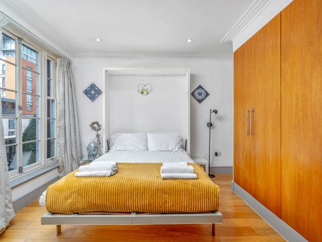 Edgware Road, London W2, Studio to rent, £2,100 pcm | PrimeLocation