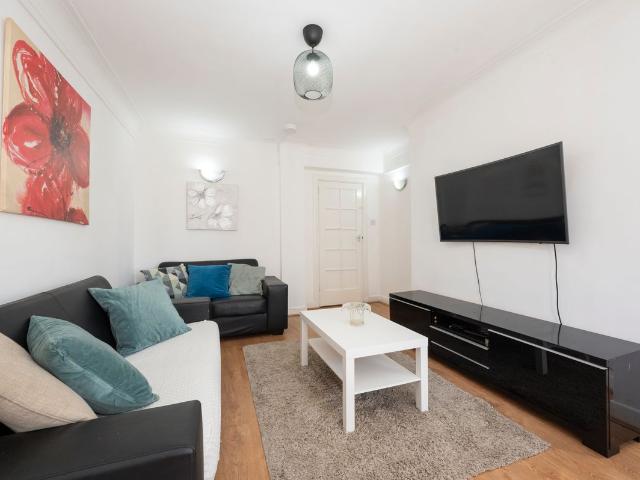 Edgware Road, London W2, 3 bed flat to rent, £5,200 pcm | PrimeLocation