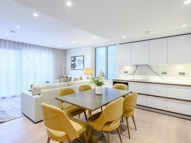 Edgware Road, Paddington, Greater. 3 bed flat to rent £8,515 pcm £1,965 pw