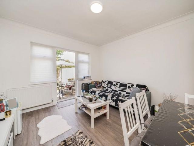 Edgwarebury Gardens, HA8, London
