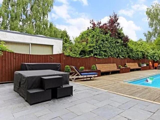 Edgwarebury Lane, Broadfields, London, HA8 8NE, United Kingdom | 5 bed house for rent #140227796 | Rentberry
