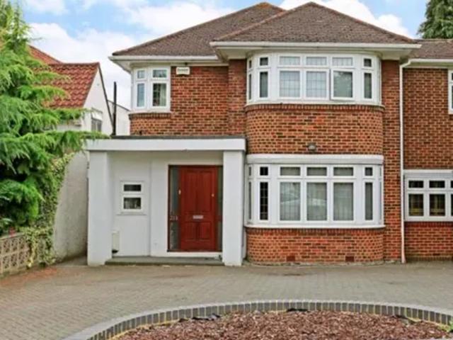 Edgwarebury Lane, Broadfields, London, HA8 8NE, United Kingdom | 5 bed house for rent #136444615 | Rentberry