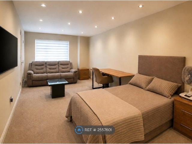 Edgwarebury Lane, Edgware HA8, Room to rent, £1,700 pcm | PrimeLocation