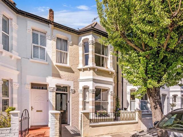 Edgarley Terrace, London SW6 3 bed flat to rent £3,600 pcm £831 pw
