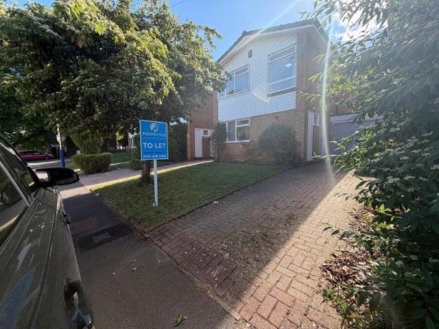 Edgbaston, Birmingham B15 3 bed detached house to rent £1,695 pcm £391 pw