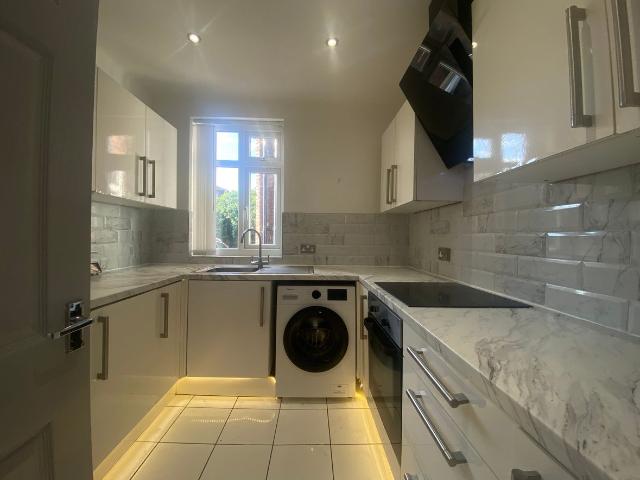 Edge Grove, Liverpool L7, 2 bed flat to rent, £895 pcm | PrimeLocation