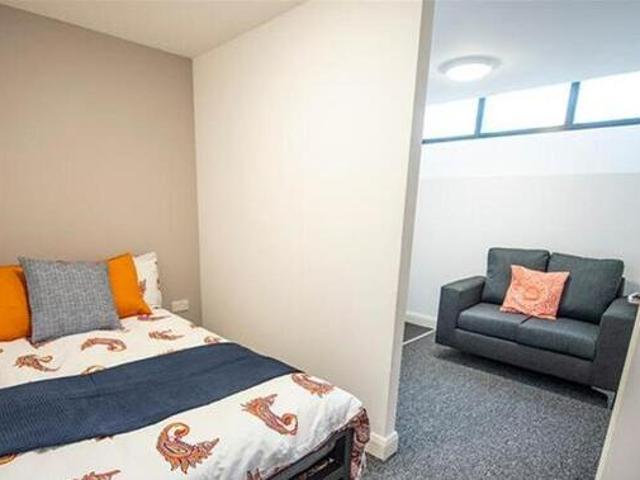 Edge Lane, Liverpool, Studio Flat For