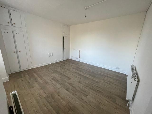 Edge Lane, Manchester M21, Room to rent, £700 pcm | PrimeLocation