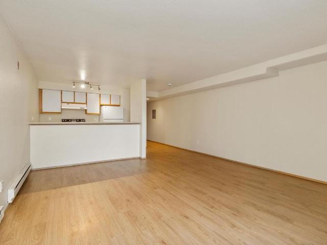 Edge Studio Apartment for Rent at 500 13th Ave E, Seattle, WA 98102 Broadway
