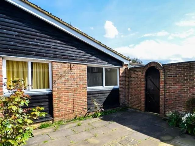 Edgeborough Way, Widmore Green, London, BR1 2TS, United Kingdom | 5 bed duplex for rent #165451821 | Rentberry