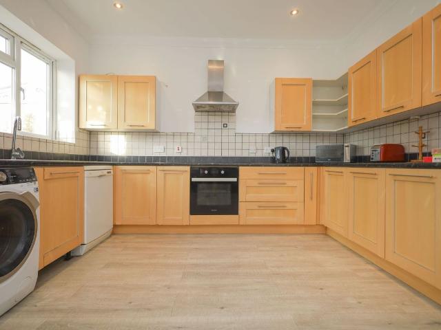 Edgehill Road, Bournemouth BH9, 4 bed property to rent, £2,400 pcm | PrimeLocation