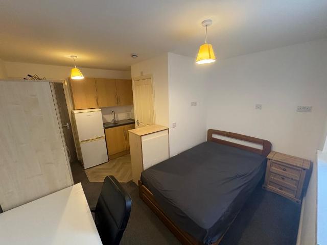 Edgehill Road, Leicester LE4, Room to rent, £625 pcm | PrimeLocation