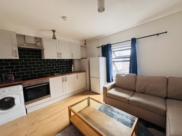 Edgeley Lane, London SW4, 1 bed flat to rent, £1,950 pcm | PrimeLocation