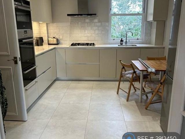 Edgeley Road, London, SW4 3 bed flat to rent £3,250 pcm £750 pw