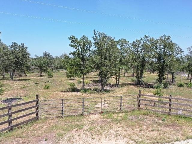 Edgewood Trl, Paige, TX 78659