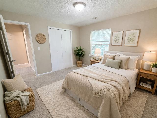Edgewood Apartments 2 Bedroom Apartment for Rent at 1712 S Ash Ave, Independence, MO 64052 Bristol