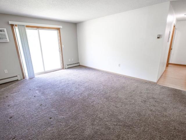 Edgewood Apartments 2 Bedroom Apartment for Rent at 607 Kenwood Ave, Duluth, MN 55811 Chester Park