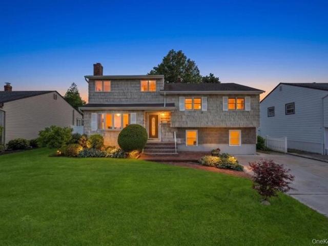Edgewood Dr, Hicksville, Home For Sale