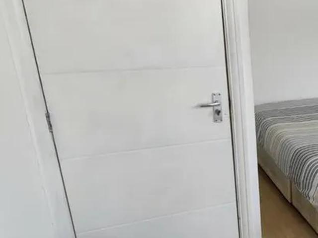 Edgeworth Crescent, The Hyde, London, NW4 4HA, United Kingdom | Room for rent #131176878 | Rentberry