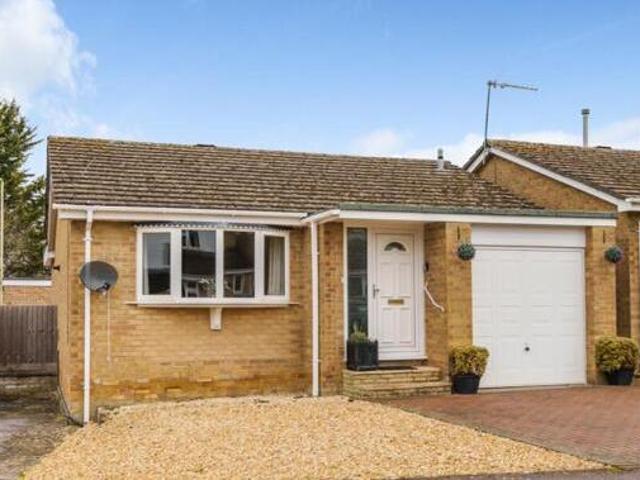Edgeworth Drive, Carterton, 2 Bedroom Detached