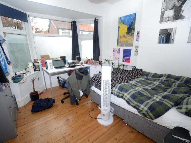Edgeworth Drive, Manchester M14 6 bed terraced house to rent £3,380 pcm £780 pw