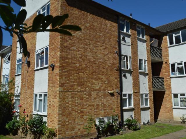 Edgeworth Road, Barnet, Barnet. 2 bed flat to rent £1,699 pcm £392 pw