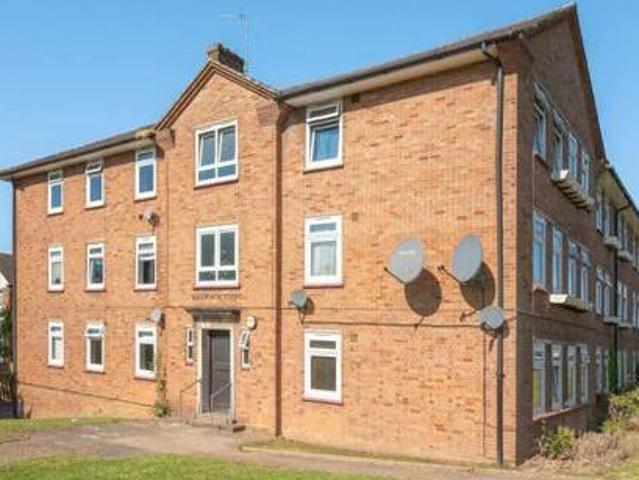 Edgeworth Road, Cockfosters, 2 Bedroom Flat