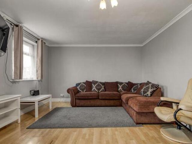 Edgeworth Road, Mark Lodge, London, 2 Bedroom Flat